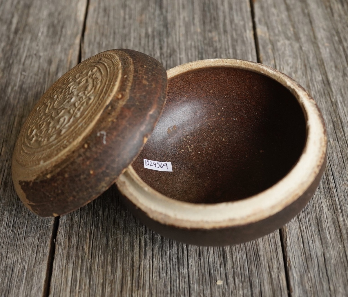 Thai brown glazed box, foliage moulded, 15th century – Moorabool ...