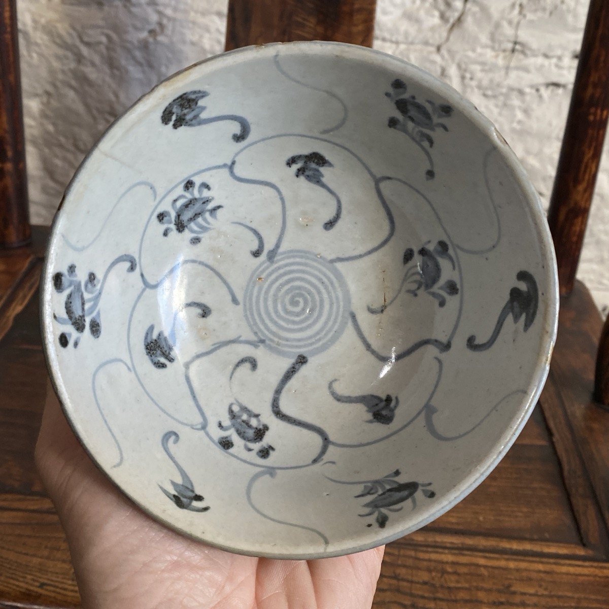Chinese ‘Kitchen Ming’ Swatow porcelain bowl, flower petal design, 17th ...