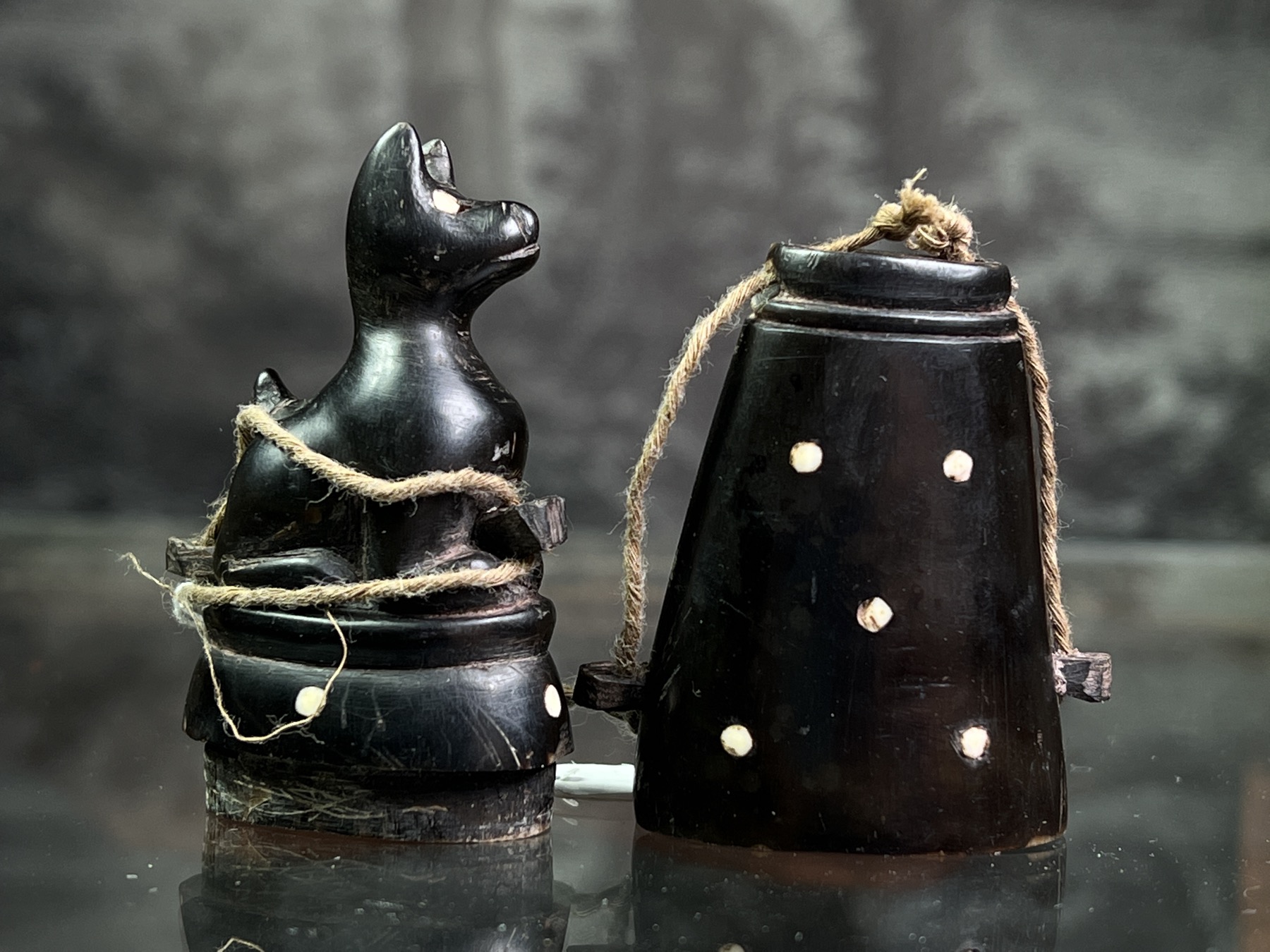 Horn ‘inro’ box & cover carved with a dog, Lombok, earlier 20th century ...