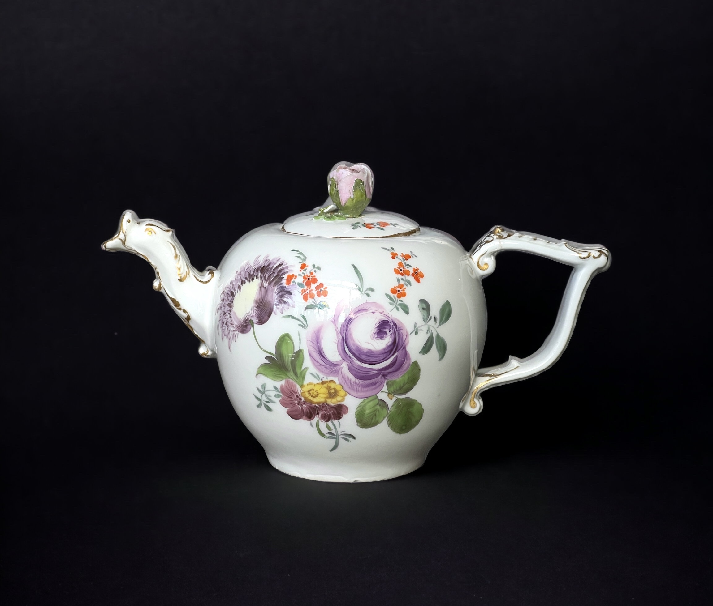 Meissen teapot, deutschenblumen flowers, c.1750 – Moorabool Antique Galleries